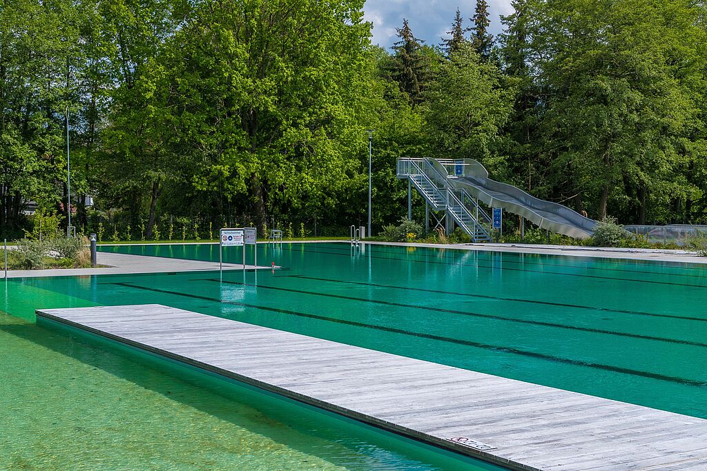 Schwimmen, Planschen und Treibenlassen - hier ist Badespa | Freibad Bad ...